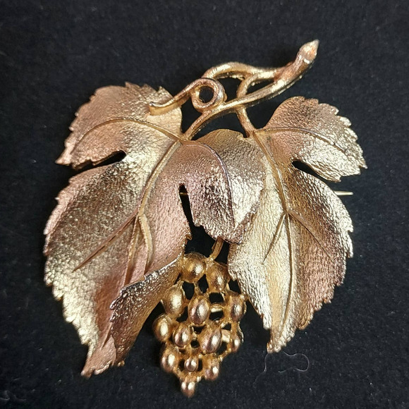 Lisner Jewelry | Jewelry | Vintage Lisner Brooch Gold Tone Leaves Fall ...